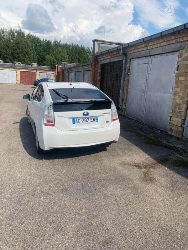 Balts Toyota Prius 2009 Panevēža, ar dzinēja tilpumu 1.80 L un nobraukumu 300 tūkst. km par 5800 €, foto 3 vietnē AUTOMOTO.COM.LV