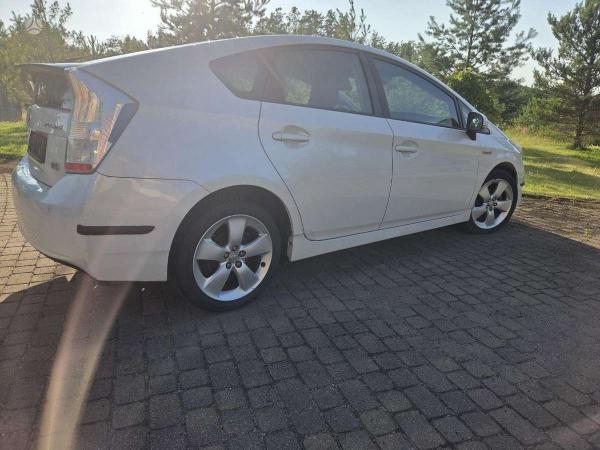 Balts Toyota Prius 2009 Viļņa, ar dzinēja tilpumu 1.80 L un nobraukumu 251 tūkst. km par 4800 €, foto 7 vietnē AUTOMOTO.COM.LV