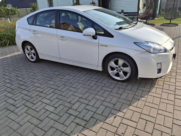 Balts Toyota Prius 2009 Viļņa, ar dzinēja tilpumu 1.80 L un nobraukumu 256 tūkst. km par 5300 €, foto 4 vietnē AUTOMOTO.COM.LV