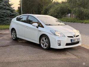 White Toyota Prius 2009 in Kaunas, with an engine capacity of 1.80 L and mileage of 398 thousand km for 6300 €, photo 3 on AUTOMOTO.COM.LV