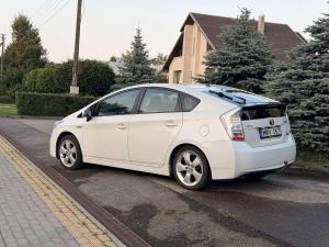 White Toyota Prius 2009 in Kaunas, with an engine capacity of 1.80 L and mileage of 398 thousand km for 6300 €, photo 4 on AUTOMOTO.COM.LV