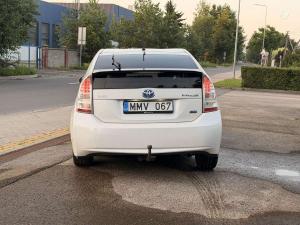 White Toyota Prius 2009 in Kaunas, with an engine capacity of 1.80 L and mileage of 398 thousand km for 6300 €, photo 6 on AUTOMOTO.COM.LV