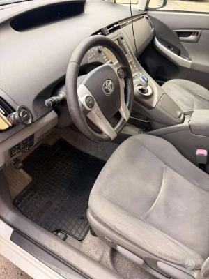 White Toyota Prius 2009 in Kaunas, with an engine capacity of 1.80 L and mileage of 398 thousand km for 6300 €, photo 8 on AUTOMOTO.COM.LV