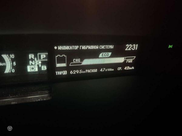 Белый Тойота Приус 2009 в Каунас, объемом двигателя 1.80 л и пробегом 398 тыс. км за 6300 €, фото 10 на AUTOMOTO.COM.LV
