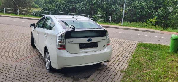 Balts Toyota Prius 2009 Ignalina, ar dzinēja tilpumu 0.00 L un nobraukumu 239 tūkst. km par 6600 €, foto 4 vietnē AUTOMOTO.COM.LV