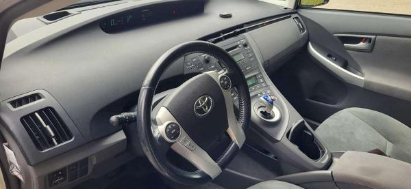 Balts Toyota Prius 2009 Ignalina, ar dzinēja tilpumu 0.00 L un nobraukumu 239 tūkst. km par 6600 €, foto 5 vietnē AUTOMOTO.COM.LV