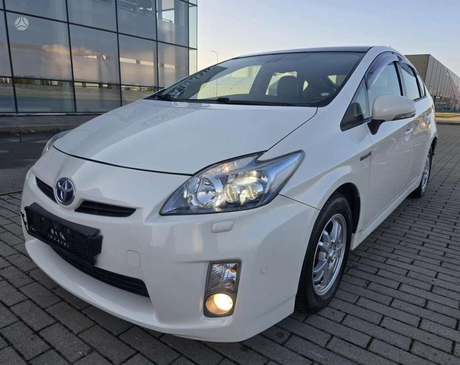 Balts Toyota Prius 2009 Panevēža, ar dzinēja tilpumu 1.80 L un nobraukumu 338 tūkst. km par 5599 €, foto 1 vietnē AUTOMOTO.COM.LV