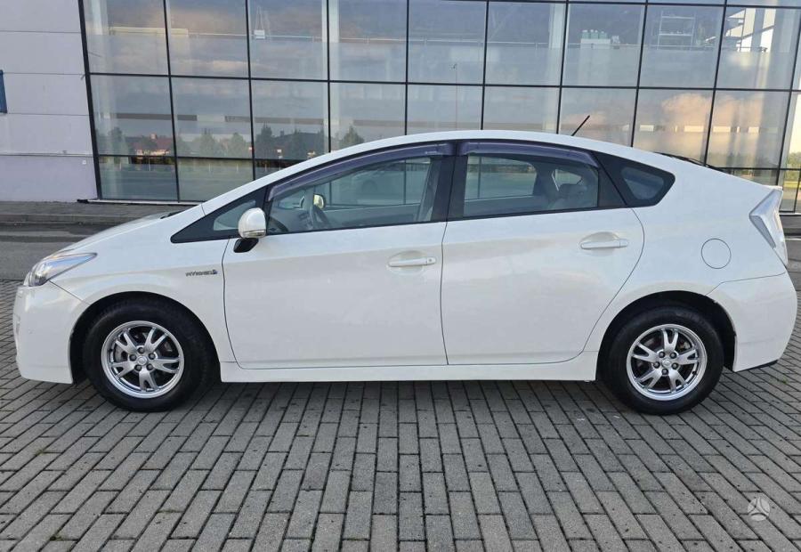 Balts Toyota Prius 2009 Panevēža, ar dzinēja tilpumu 1.80 L un nobraukumu 338 tūkst. km par 5599 €, foto 3 vietnē AUTOMOTO.COM.LV