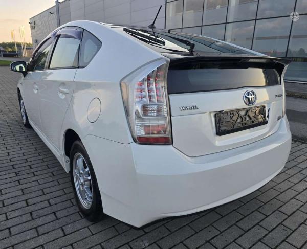Balts Toyota Prius 2009 Panevēža, ar dzinēja tilpumu 1.80 L un nobraukumu 338 tūkst. km par 5599 €, foto 4 vietnē AUTOMOTO.COM.LV
