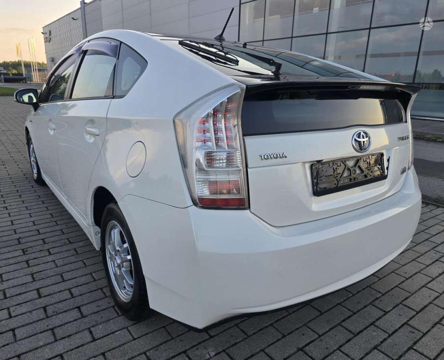 Balts Toyota Prius 2009 Panevēža, ar dzinēja tilpumu 1.80 L un nobraukumu 338 tūkst. km par 5599 €, foto 4 vietnē AUTOMOTO.COM.LV