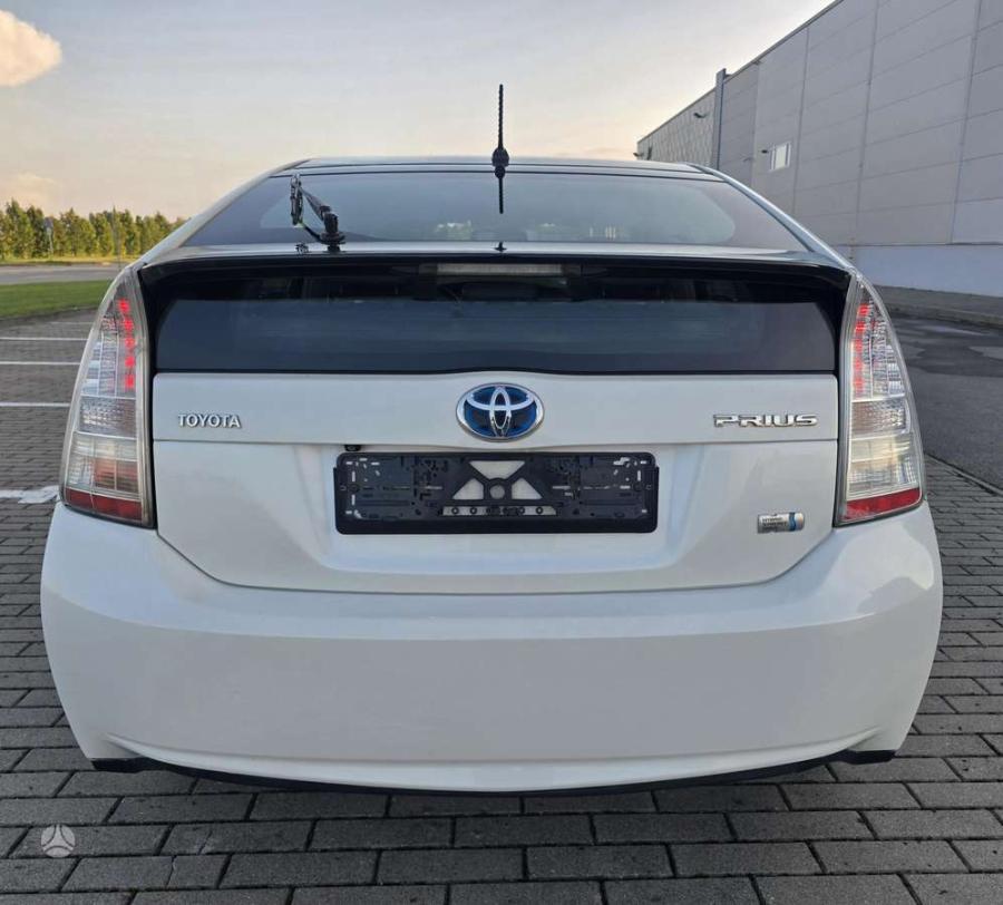Balts Toyota Prius 2009 Panevēža, ar dzinēja tilpumu 1.80 L un nobraukumu 338 tūkst. km par 5599 €, foto 5 vietnē AUTOMOTO.COM.LV