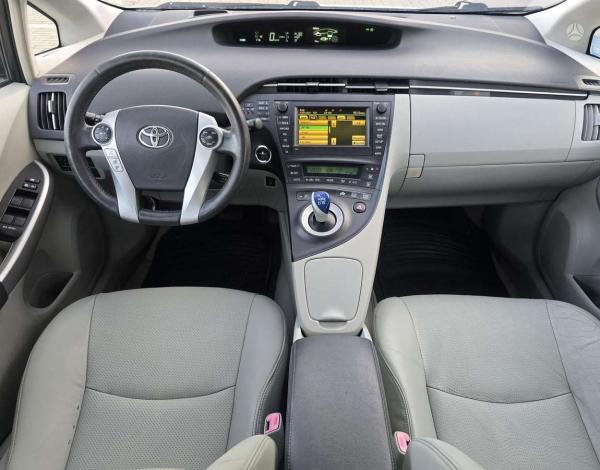 Balts Toyota Prius 2009 Panevēža, ar dzinēja tilpumu 1.80 L un nobraukumu 338 tūkst. km par 5599 €, foto 10 vietnē AUTOMOTO.COM.LV