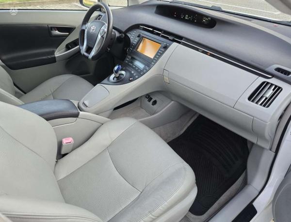 Balts Toyota Prius 2009 Panevēža, ar dzinēja tilpumu 1.80 L un nobraukumu 338 tūkst. km par 5599 €, foto 11 vietnē AUTOMOTO.COM.LV
