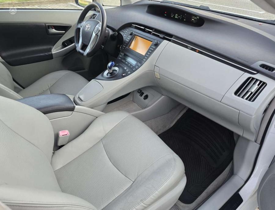 Balts Toyota Prius 2009 Panevēža, ar dzinēja tilpumu 1.80 L un nobraukumu 338 tūkst. km par 5599 €, foto 11 vietnē AUTOMOTO.COM.LV