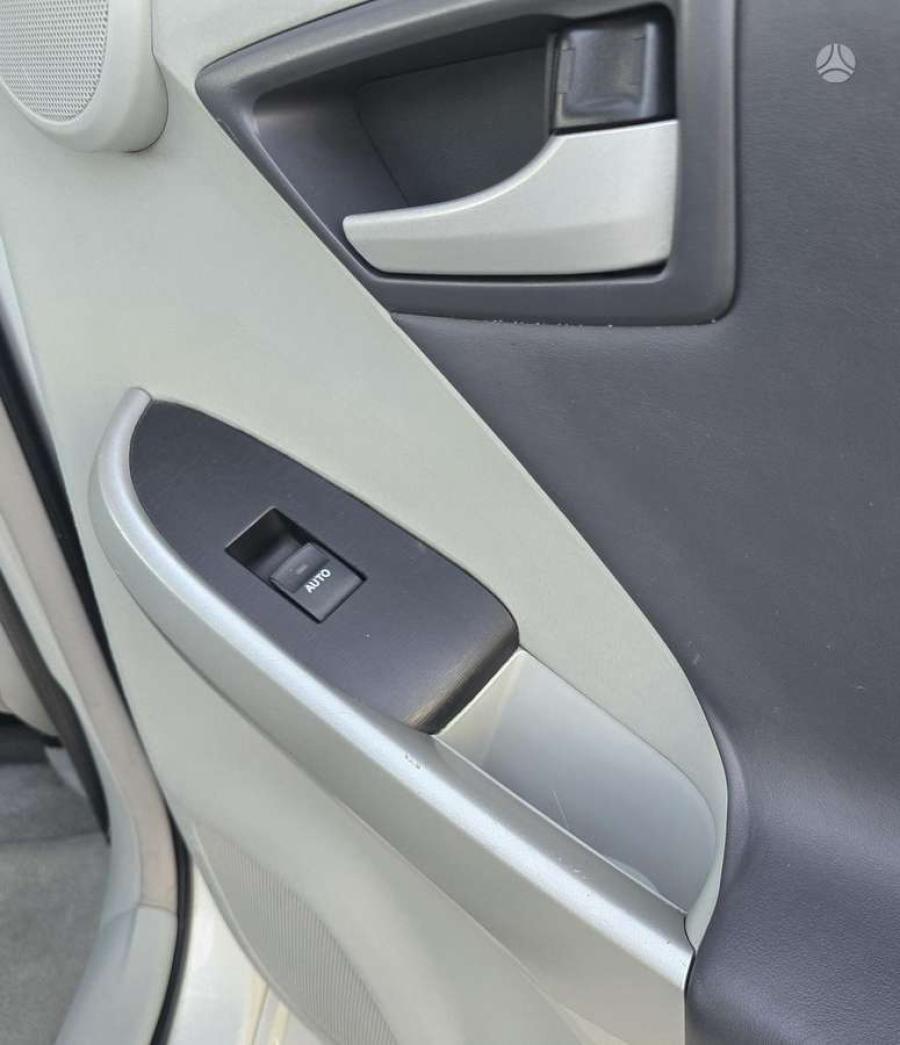 Balts Toyota Prius 2009 Panevēža, ar dzinēja tilpumu 1.80 L un nobraukumu 338 tūkst. km par 5599 €, foto 14 vietnē AUTOMOTO.COM.LV