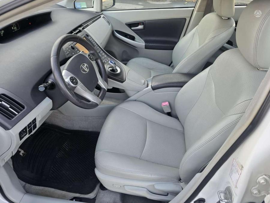 Balts Toyota Prius 2009 Panevēža, ar dzinēja tilpumu 1.80 L un nobraukumu 338 tūkst. km par 5599 €, foto 16 vietnē AUTOMOTO.COM.LV