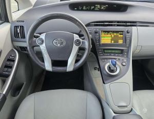 Balts Toyota Prius 2009 Panevēža, ar dzinēja tilpumu 1.80 L un nobraukumu 338 tūkst. km par 5599 €, foto 18 vietnē AUTOMOTO.COM.LV