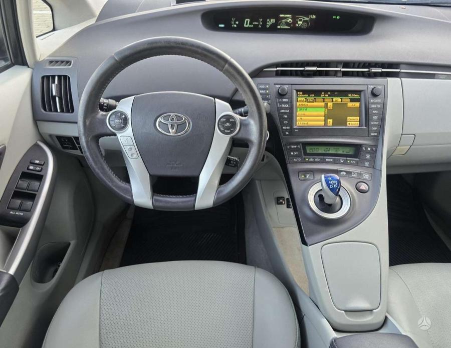 Balts Toyota Prius 2009 Panevēža, ar dzinēja tilpumu 1.80 L un nobraukumu 338 tūkst. km par 5599 €, foto 18 vietnē AUTOMOTO.COM.LV