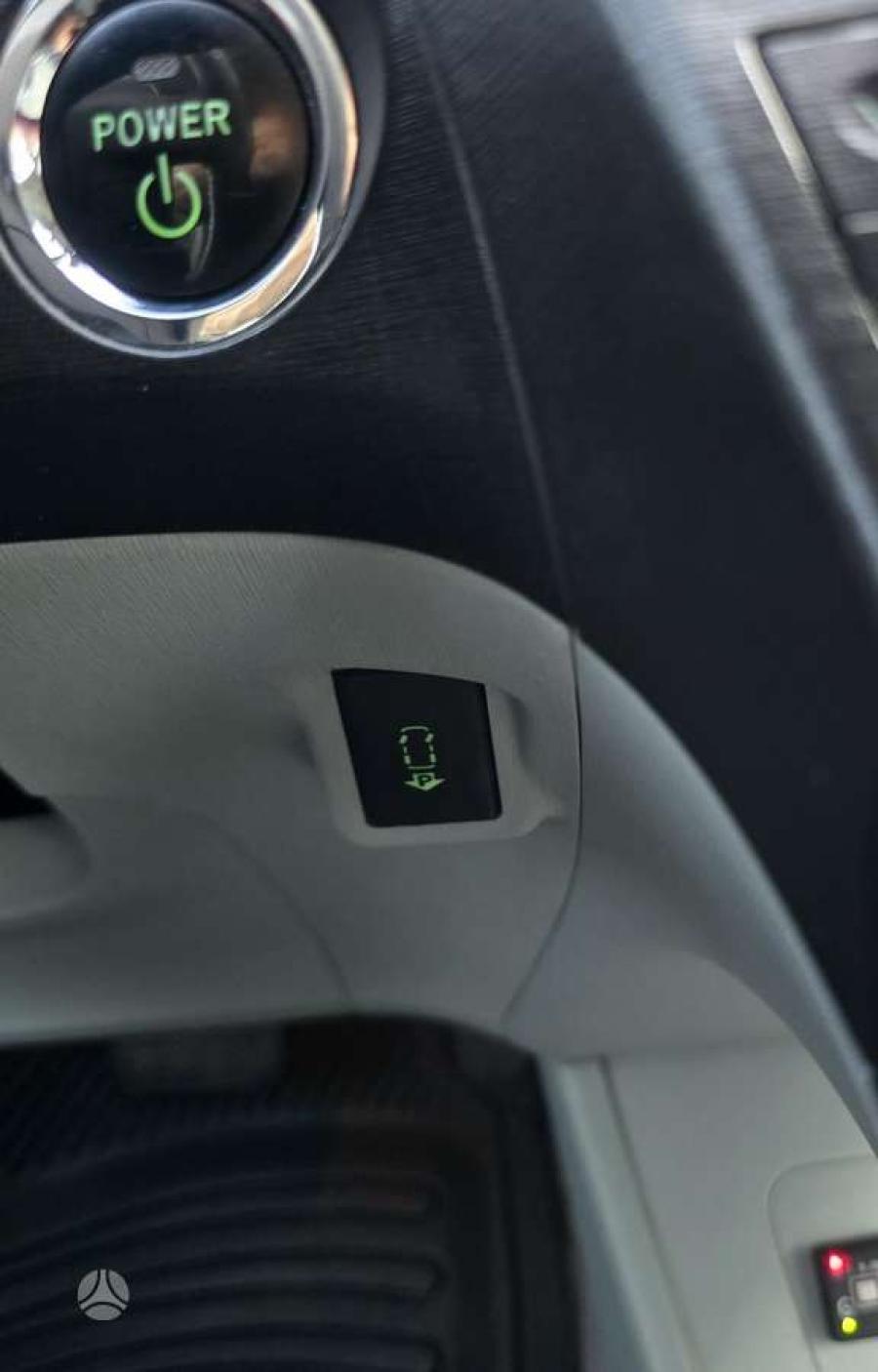 Balts Toyota Prius 2009 Panevēža, ar dzinēja tilpumu 1.80 L un nobraukumu 338 tūkst. km par 5599 €, foto 25 vietnē AUTOMOTO.COM.LV