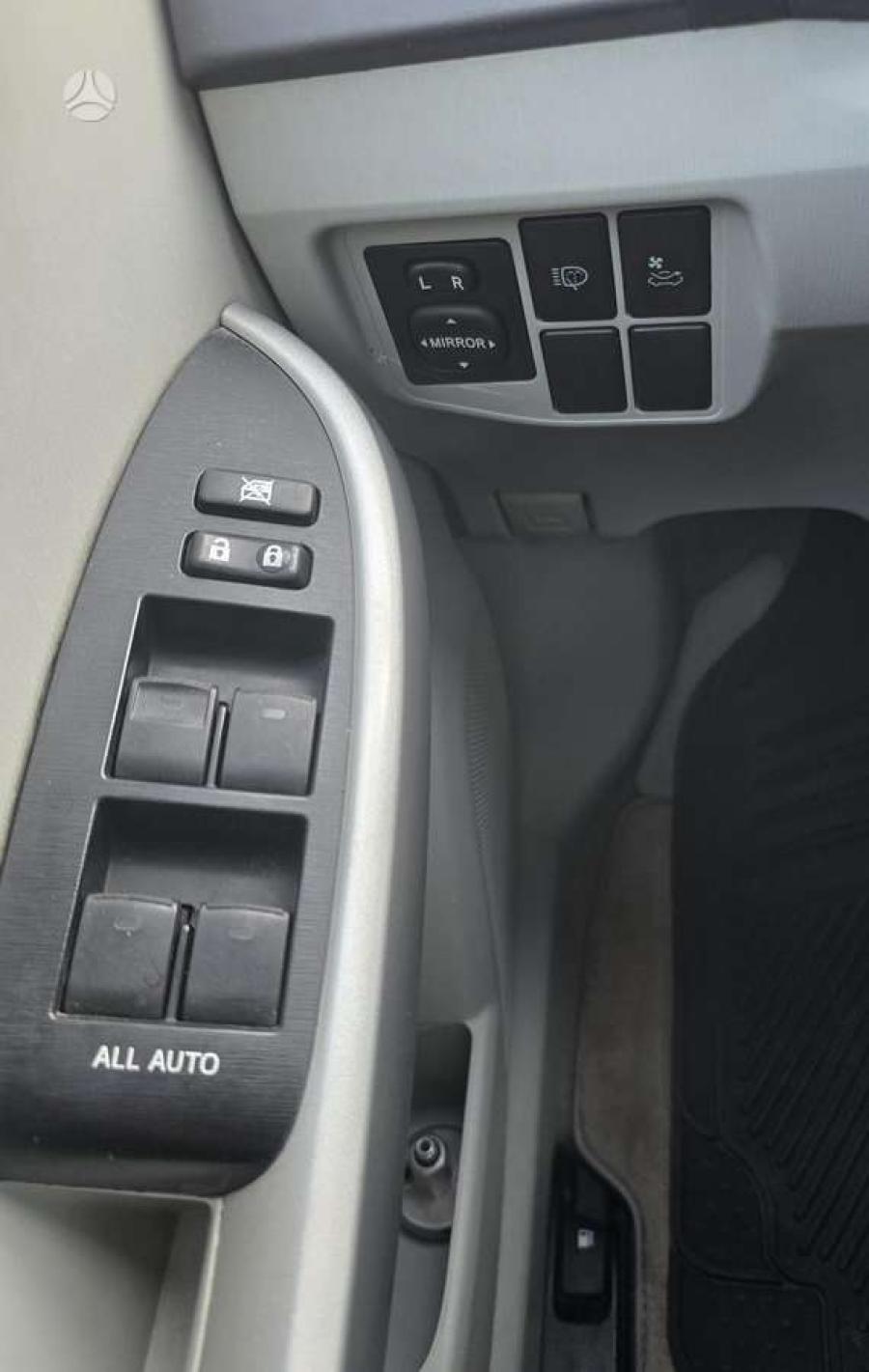 Balts Toyota Prius 2009 Panevēža, ar dzinēja tilpumu 1.80 L un nobraukumu 338 tūkst. km par 5599 €, foto 26 vietnē AUTOMOTO.COM.LV