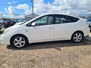 Balts Toyota Prius 2009 Kauņa, ar dzinēja tilpumu 0.00 L un nobraukumu 274 tūkst. km par 4500 €, foto  vietnē AUTOMOTO.COM.LV
