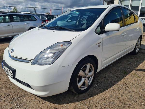 Toyota Prius 2009 in Kaunas on AUTOMOTO.COM.LV White Toyota Prius 2009 in Kaunas, with an engine capacity of 0.00 L and mileage of 274 thousand km for 4500 €, photo 4 on AUTOMOTO.COM.LV