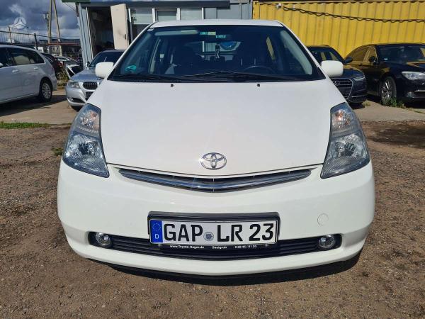 Toyota Prius 2009 in Kaunas on AUTOMOTO.COM.LV White Toyota Prius 2009 in Kaunas, with an engine capacity of 0.00 L and mileage of 274 thousand km for 4500 €, photo 5 on AUTOMOTO.COM.LV