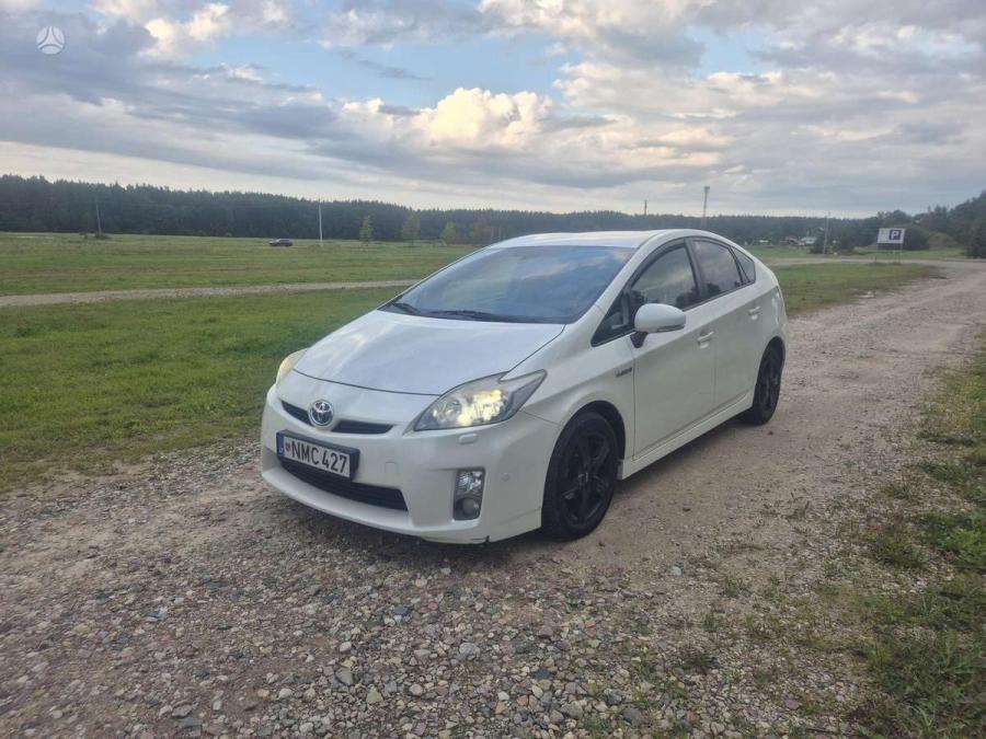 Balts Toyota Prius 2009 Viļņa, ar dzinēja tilpumu 1.80 L un nobraukumu 255 tūkst. km par 6000 €, foto 1 vietnē AUTOMOTO.COM.LV