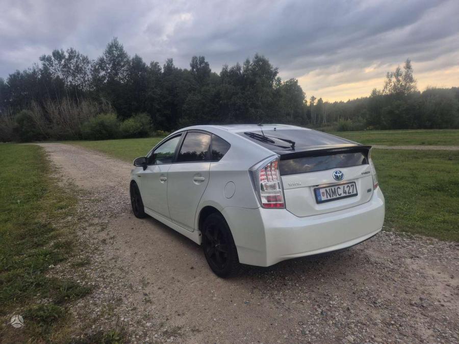 Balts Toyota Prius 2009 Viļņa, ar dzinēja tilpumu 1.80 L un nobraukumu 255 tūkst. km par 6000 €, foto 6 vietnē AUTOMOTO.COM.LV