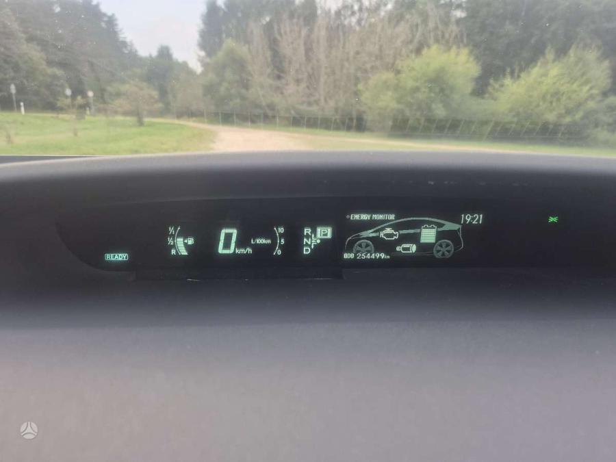 Balts Toyota Prius 2009 Viļņa, ar dzinēja tilpumu 1.80 L un nobraukumu 255 tūkst. km par 6000 €, foto 13 vietnē AUTOMOTO.COM.LV