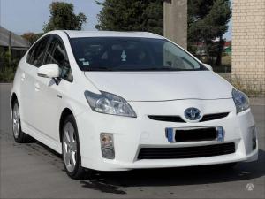 White Toyota Prius 2009 in Taurage, with an engine capacity of 1.80 L and mileage of 240 thousand km for 5500 €, photo 3 on AUTOMOTO.COM.LV