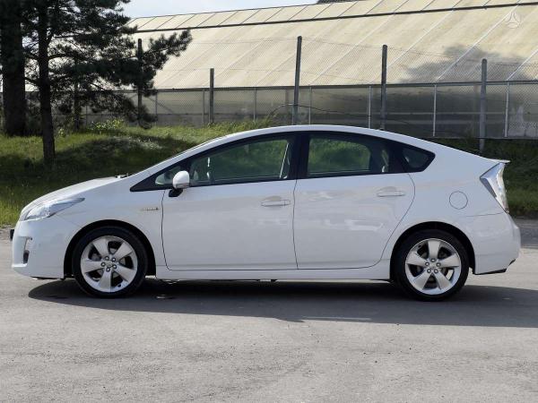 Balts Toyota Prius 2009 Tauragė, ar dzinēja tilpumu 1.80 L un nobraukumu 240 tūkst. km par 5500 €, foto 7 vietnē AUTOMOTO.COM.LV