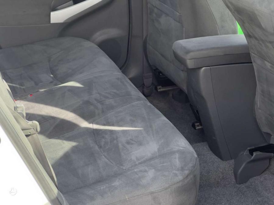 White Toyota Prius 2009 in Taurage, with an engine capacity of 1.80 L and mileage of 240 thousand km for 5500 €, photo 9 on AUTOMOTO.COM.LV