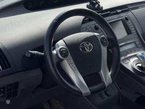 White Toyota Prius 2009 in Taurage, with an engine capacity of 1.80 L and mileage of 240 thousand km for 5500 €, photo 13 on AUTOMOTO.COM.LV