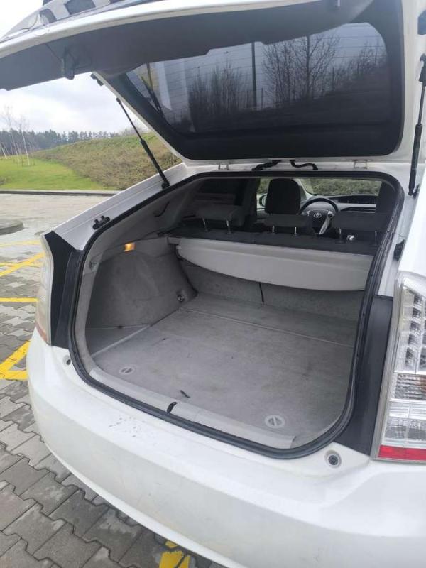 Balts Toyota Prius 2010 Viļņa, ar dzinēja tilpumu 1.80 L un nobraukumu 356 tūkst. km par 6000 €, foto 11 vietnē AUTOMOTO.COM.LV