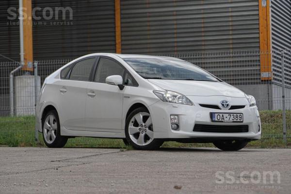 White Toyota Prius 2010 in Riga, with an engine capacity of 1.80 L and mileage of 167 thousand km for 6990 €, photo 2 on AUTOMOTO.COM.LV