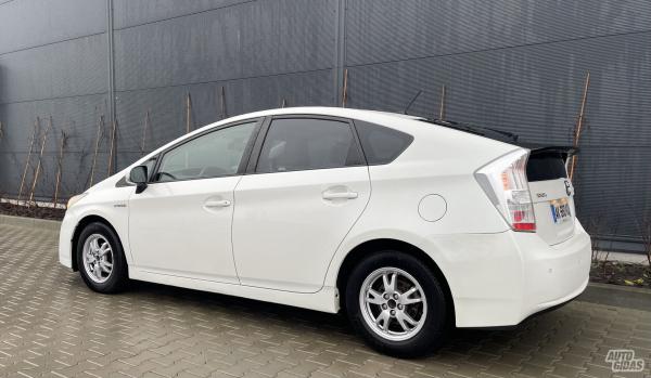 White Toyota Prius 2010 in Vilnius, with an engine capacity of 1.80 L and mileage of 240 thousand km for 5490 €, photo 3 on AUTOMOTO.COM.LV
