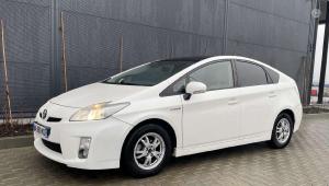 Balts Toyota Prius 2010 Viļņa, ar dzinēja tilpumu 1.80 L un nobraukumu 240 tūkst. km par 5490 €, foto  vietnē AUTOMOTO.COM.LV