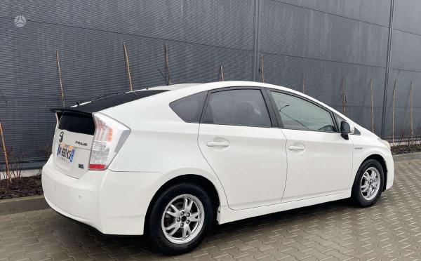 White Toyota Prius 2010 in Vilnius, with an engine capacity of 1.80 L and mileage of 240 thousand km for 5490 €, photo 4 on AUTOMOTO.COM.LV
