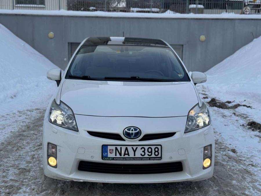 Balts Toyota Prius 2010 Viļņa, ar dzinēja tilpumu 1.80 L un nobraukumu 193 tūkst. km par 8200 €, foto 2 vietnē AUTOMOTO.COM.LV