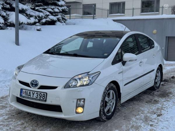 Balts Toyota Prius 2010 Viļņa, ar dzinēja tilpumu 1.80 L un nobraukumu 193 tūkst. km par 8200 €, foto 3 vietnē AUTOMOTO.COM.LV