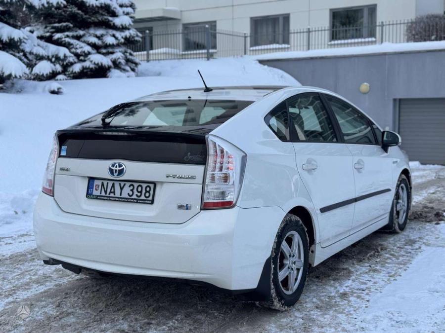 Balts Toyota Prius 2010 Viļņa, ar dzinēja tilpumu 1.80 L un nobraukumu 193 tūkst. km par 8200 €, foto 4 vietnē AUTOMOTO.COM.LV