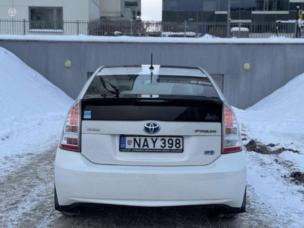 Balts Toyota Prius 2010 Viļņa, ar dzinēja tilpumu 1.80 L un nobraukumu 193 tūkst. km par 8200 €, foto 5 vietnē AUTOMOTO.COM.LV