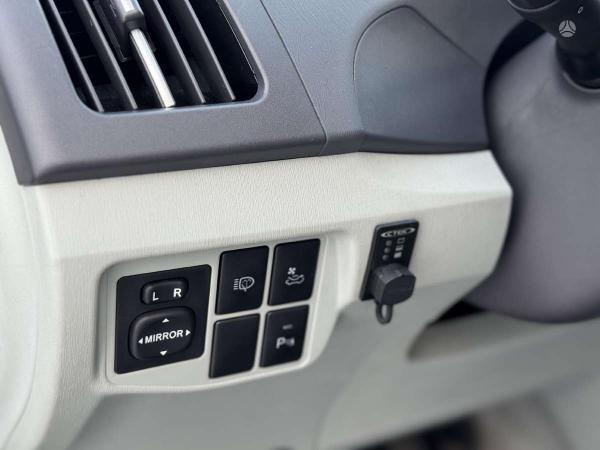 Balts Toyota Prius 2010 Viļņa, ar dzinēja tilpumu 1.80 L un nobraukumu 193 tūkst. km par 8200 €, foto 11 vietnē AUTOMOTO.COM.LV