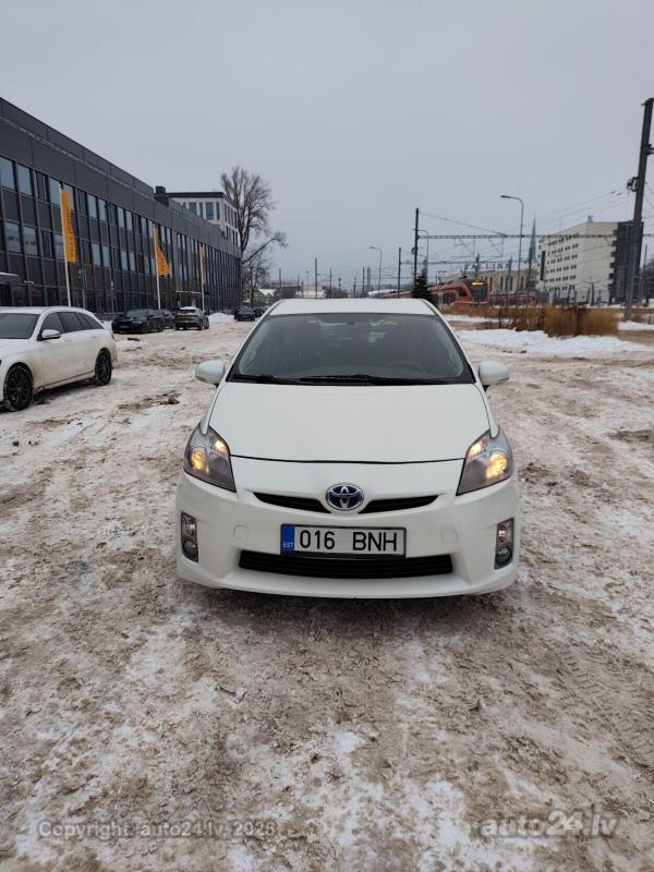 Balts Toyota Prius 2010 Tallina, ar dzinēja tilpumu 1.80 L un nobraukumu 400 tūkst. km par 5999 €, foto 3 vietnē AUTOMOTO.COM.LV