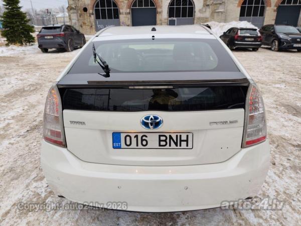 Balts Toyota Prius 2010 Tallina, ar dzinēja tilpumu 1.80 L un nobraukumu 400 tūkst. km par 5999 €, foto 4 vietnē AUTOMOTO.COM.LV