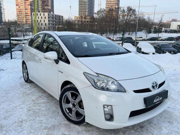 Balts Toyota Prius 2010 Viļņa, ar dzinēja tilpumu 1.80 L un nobraukumu 406 tūkst. km par 5800 €, foto 2 vietnē AUTOMOTO.COM.LV