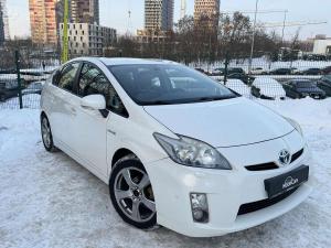 White Toyota Prius 2010 in Vilnius, with an engine capacity of 1.80 L and mileage of 406 thousand km for 5800 €, photo 2 on AUTOMOTO.COM.LV