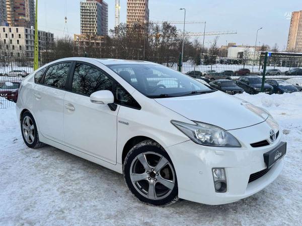 Balts Toyota Prius 2010 Viļņa, ar dzinēja tilpumu 1.80 L un nobraukumu 406 tūkst. km par 5800 €, foto 4 vietnē AUTOMOTO.COM.LV