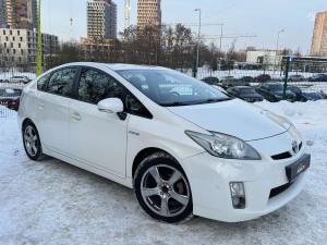 White Toyota Prius 2010 in Vilnius, with an engine capacity of 1.80 L and mileage of 406 thousand km for 5800 €, photo 4 on AUTOMOTO.COM.LV